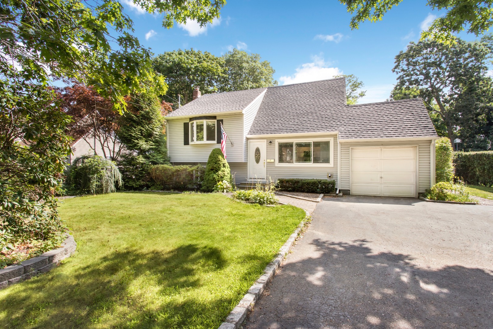 87 N Howells Point Rd, Bellport, NY 11713 (Sold NYStateMLS Listing ...