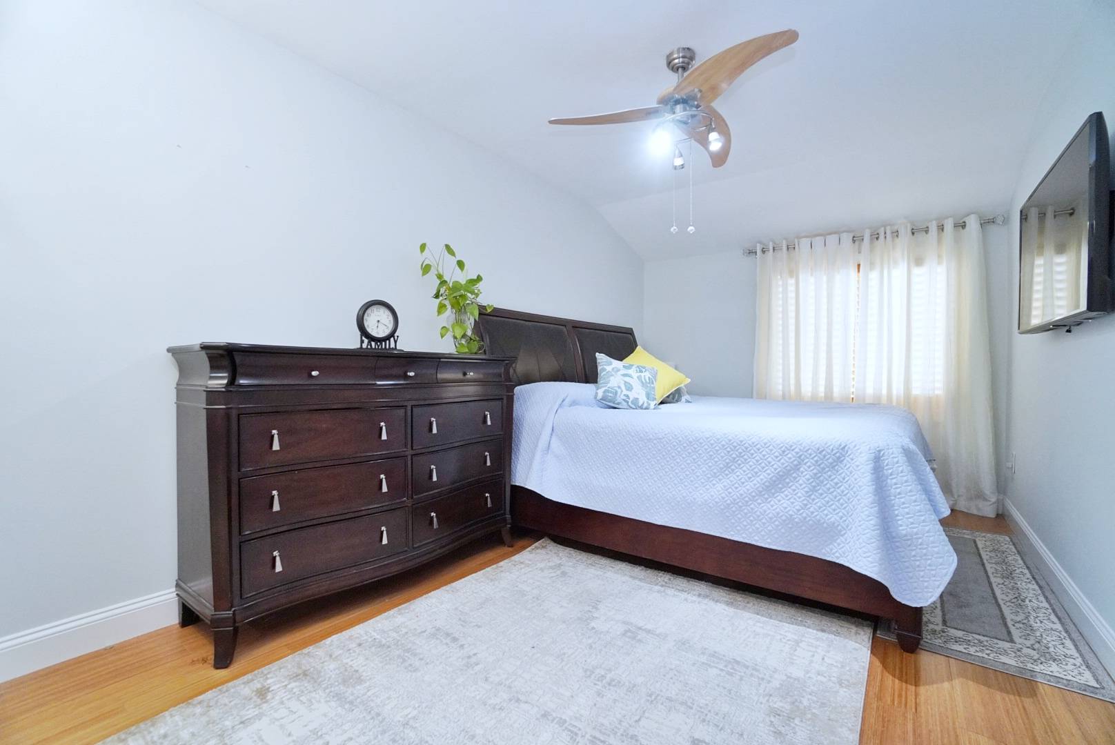 156 Emily Ln, Staten Island, NY 10312 (Sold MyStateMLS Listing #11096027)